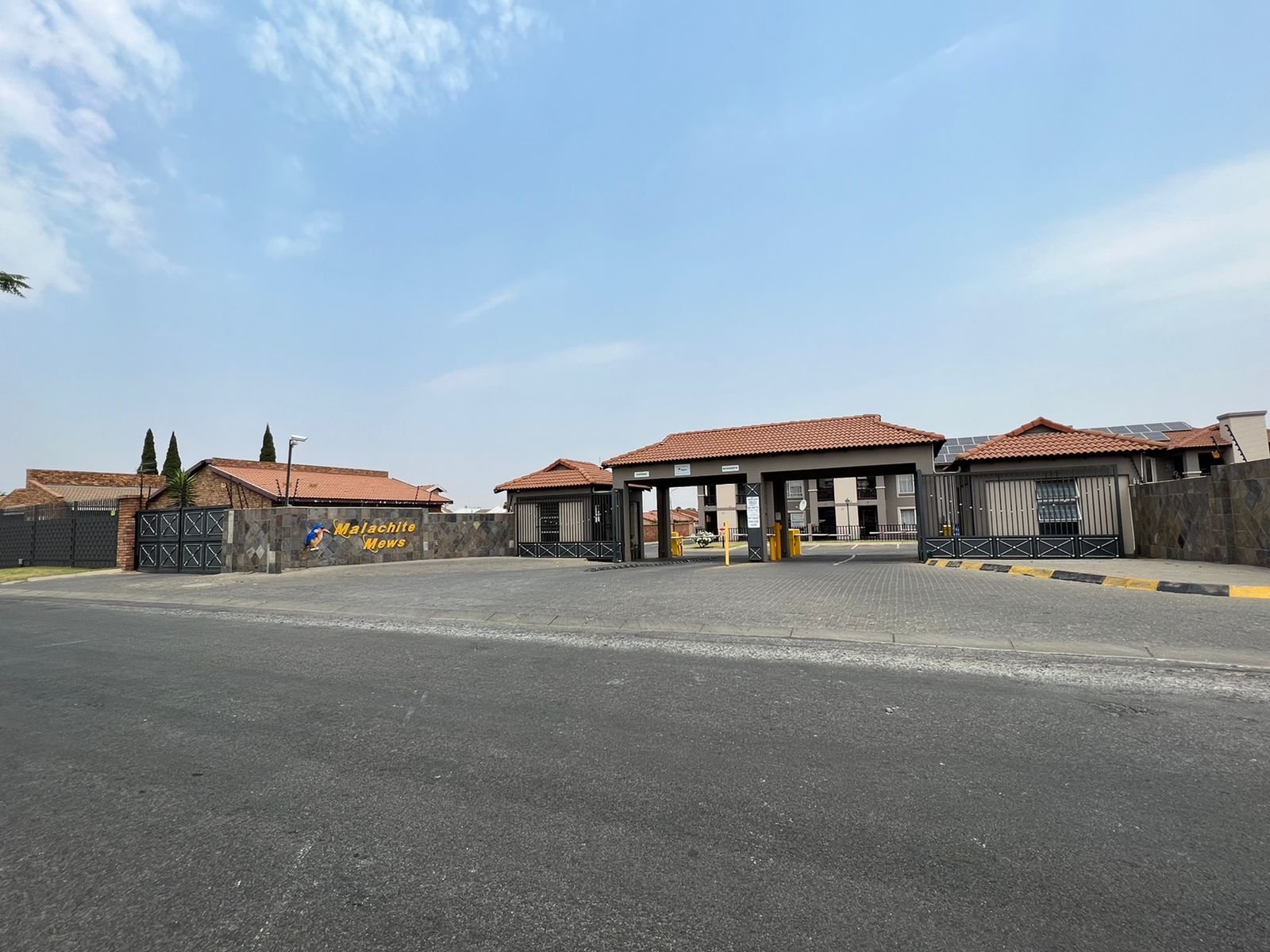 Liquidation: 2 Bed Apartment In Malachite Mews, Vandykpark, Boksburg ...