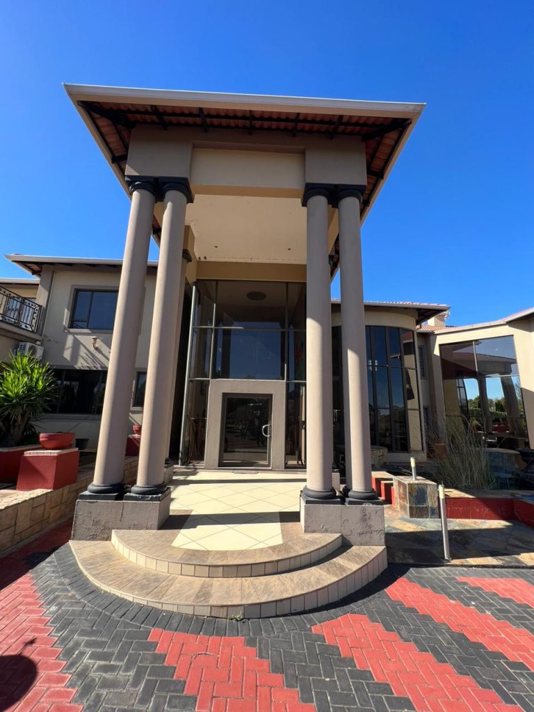 Insolvent Estate On-Site Auction – 8 Bed 6 Bath Riverfront Mansion In ...